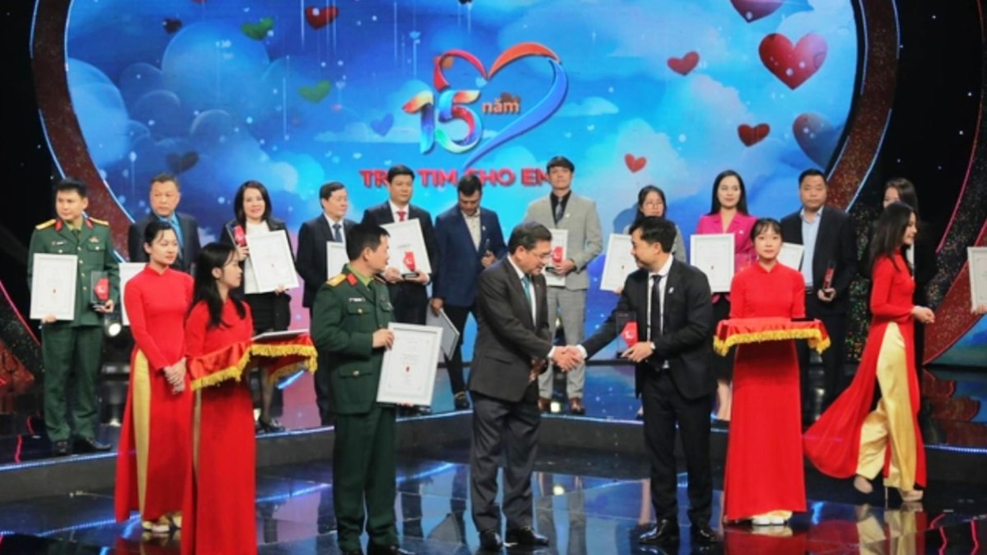Gala 15 năm “Trái tim cho em” - Hành trình hàn gắn hơn 7.000 trái tim ...